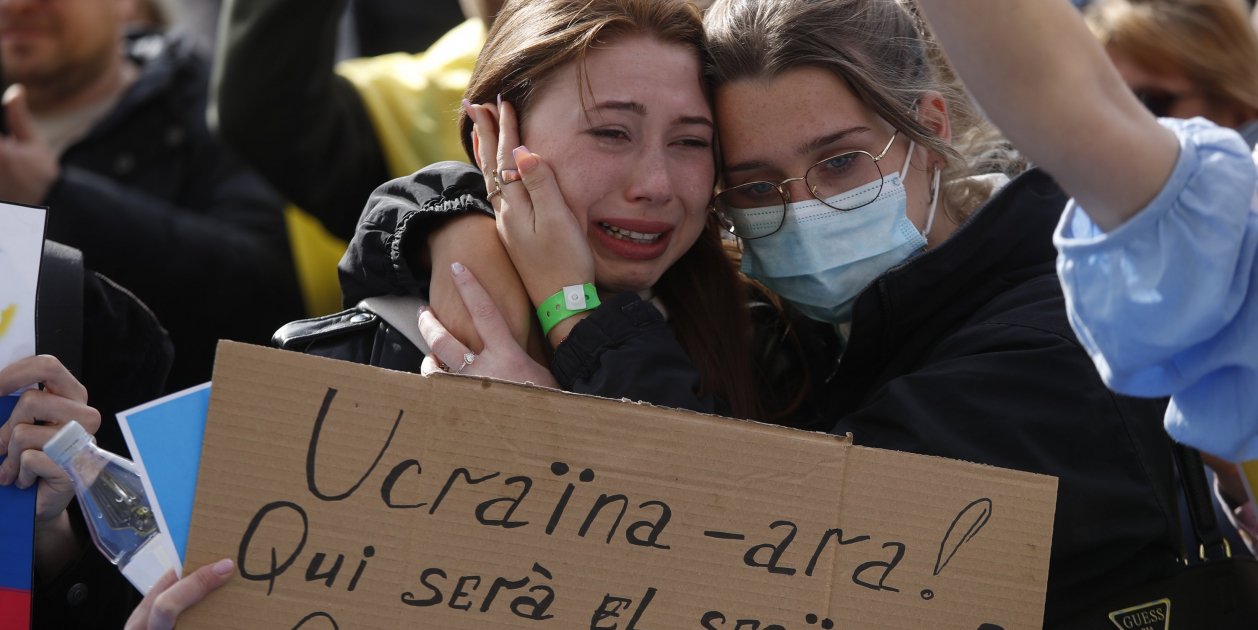 Ukrainian tourists stranded in Barcelona: no flights, no money