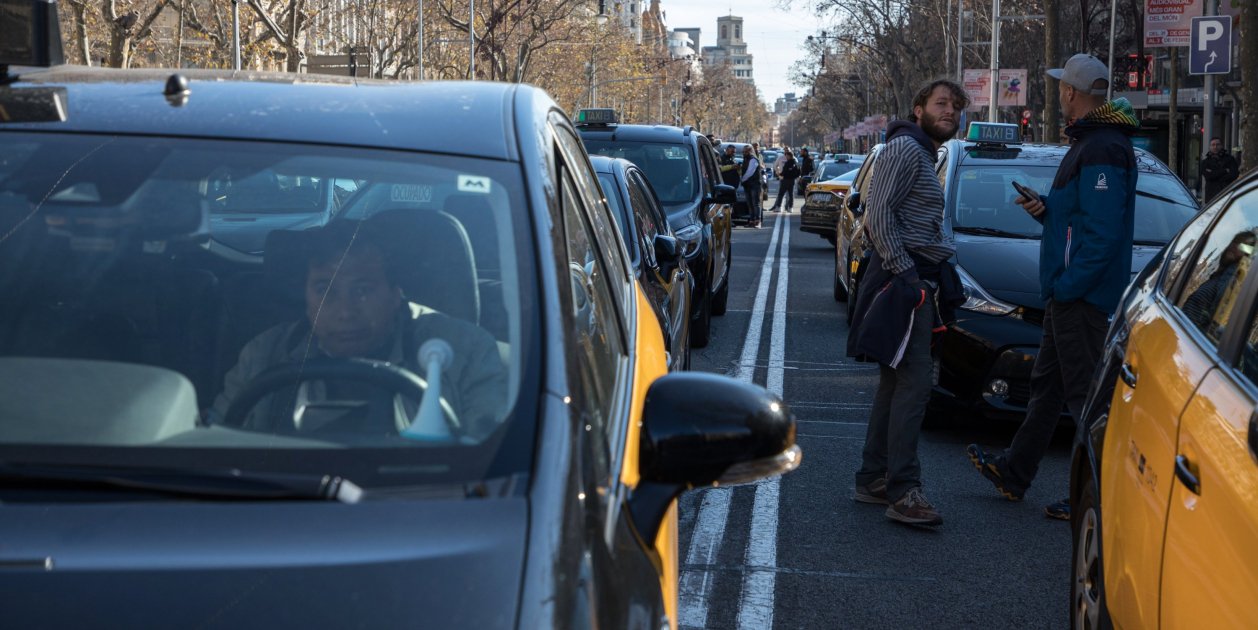 EU court ruling hits Barcelona's taxis: licenses for mobile app cabs ...