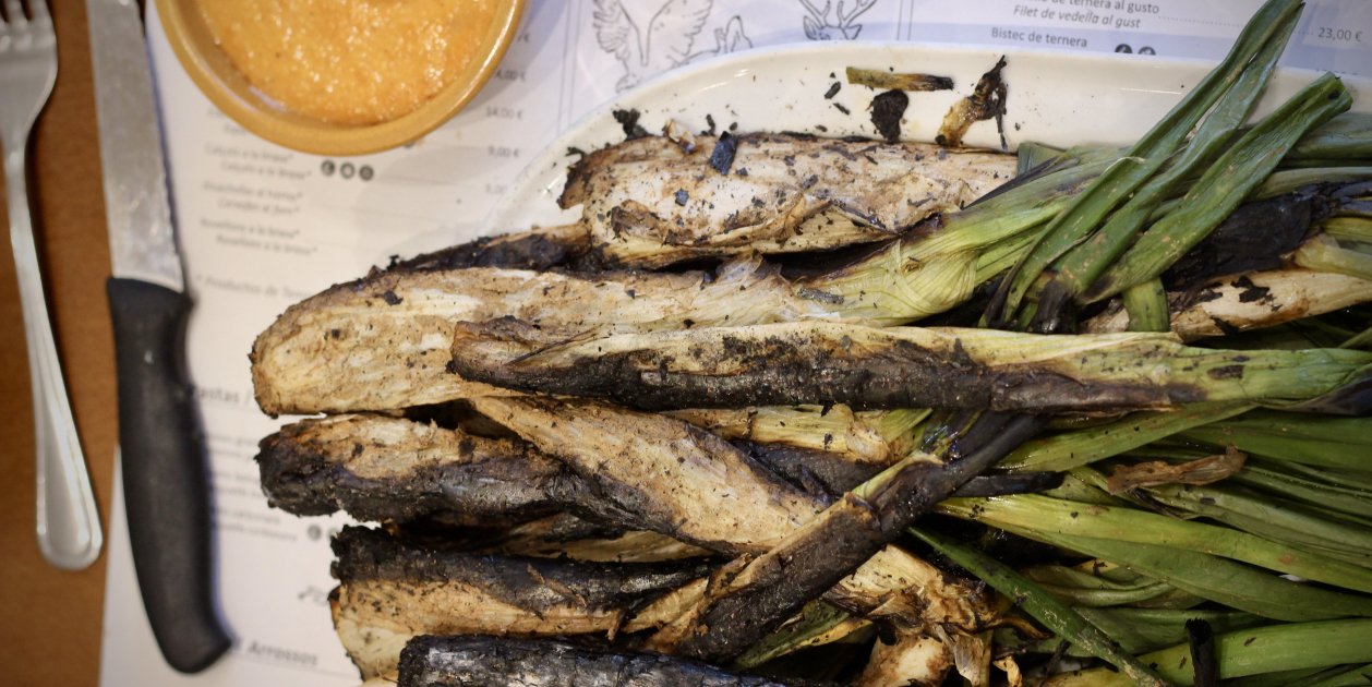 Where to enjoy a calçotada in Barcelona: best restaurants to eat calçots