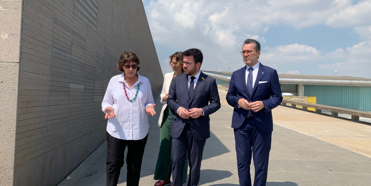 Pere Aragonès bumps into Spanish official at Remembrance Park visit in ...