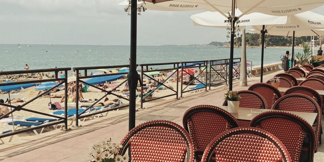 Best beach bars in Barcelona: 5 seafront spots you cannot miss