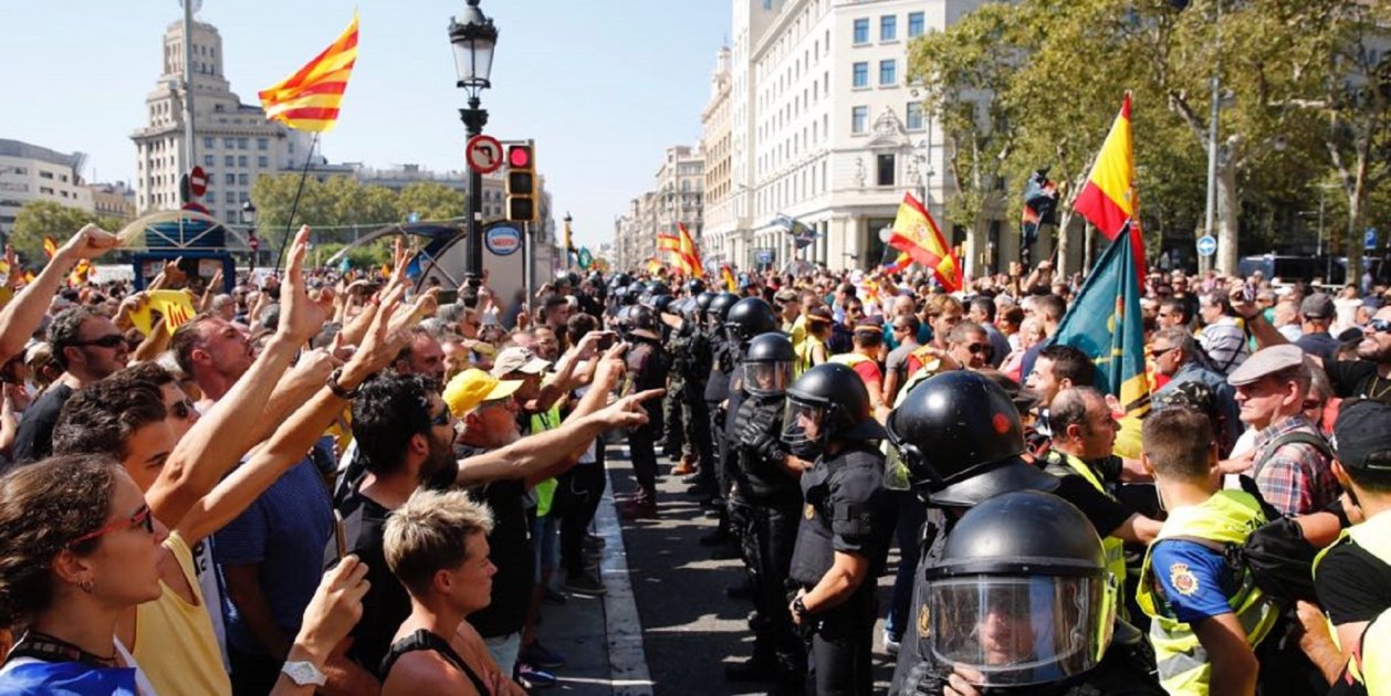 Independence movement holds its ground to unionist provocation in Barcelona