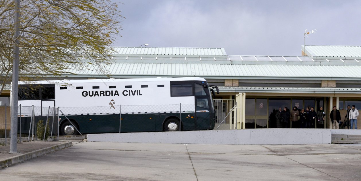 Catalan prisoners stopped from bringing anything yellow into Madrid prison