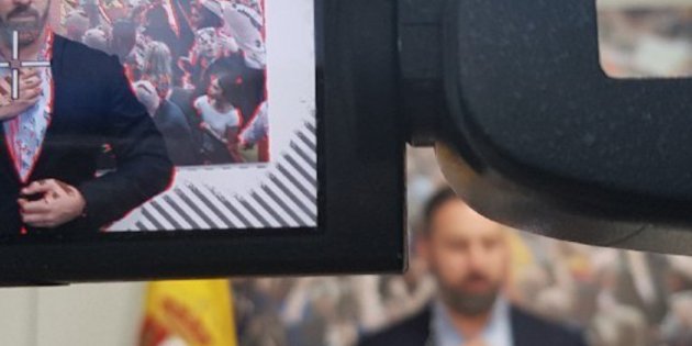 Abascal, ridículo y temerario: 'look' hiperfacha para pasear con sus hijos