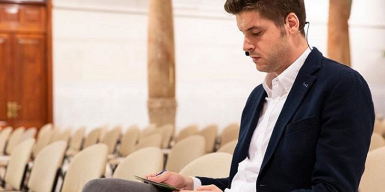 Impactante imagen de un presentador catalán para anunciar que vuelve al ...