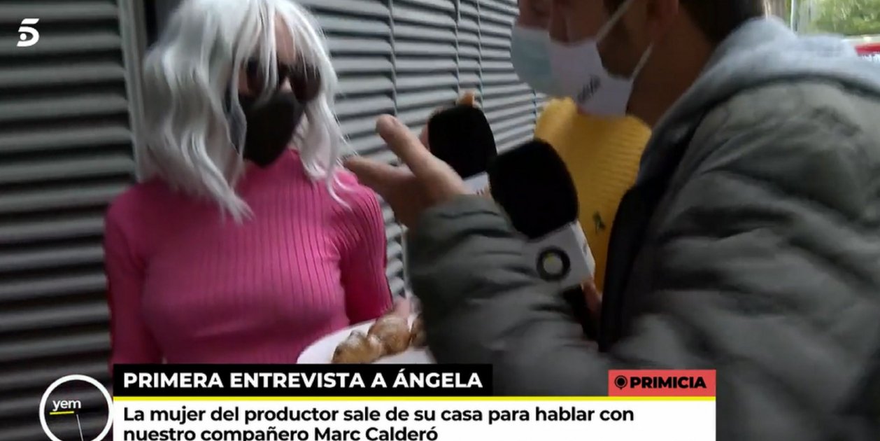 Esperpéntica aparición de la mujer de Mainat: peluca y repartiendo ...