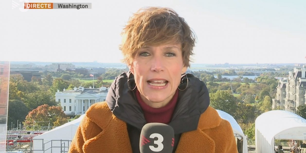 Raquel Sans, la más vista de TV3, disfrazada de ángel armado fuera del TN