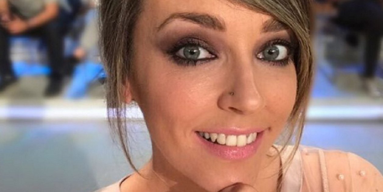 Impactante Anna Simón, debut en TeleTaxi con 22 años y después ...