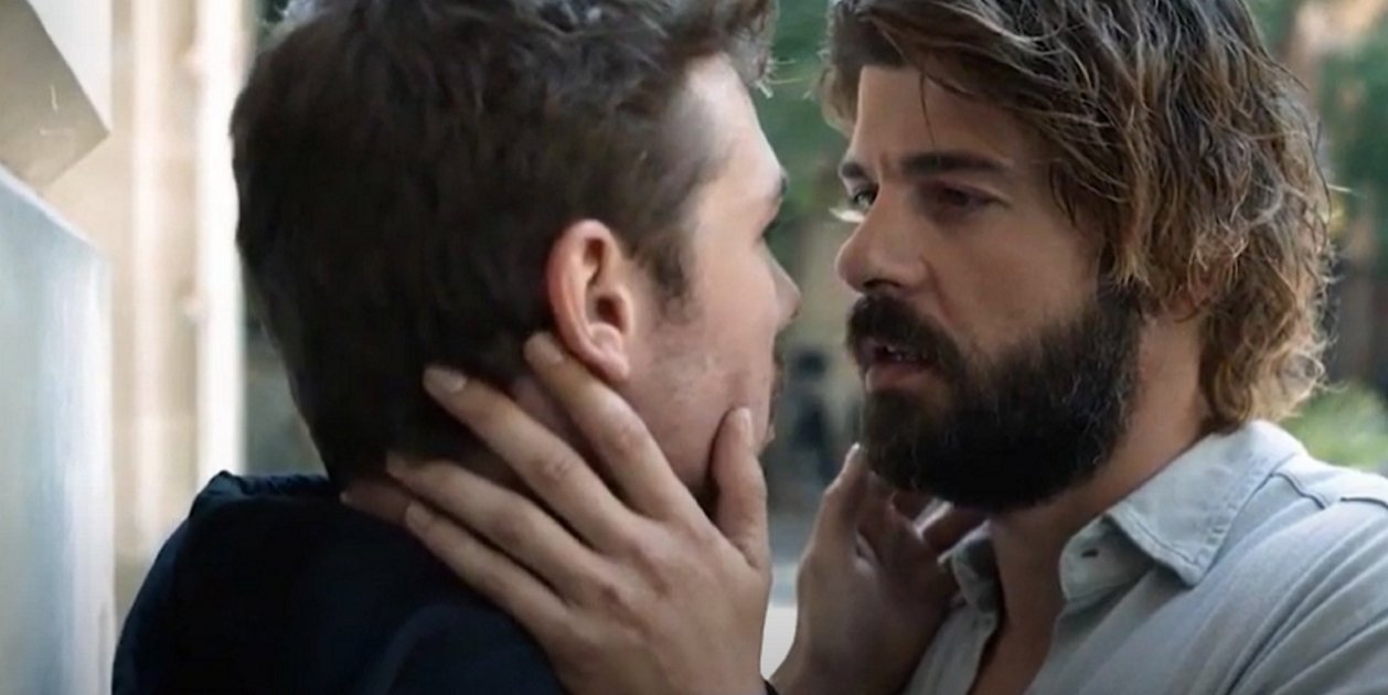 El Beso Más Romántico De Jordi Coll Nueva Estrella De Merlí A Su Pareja Real 