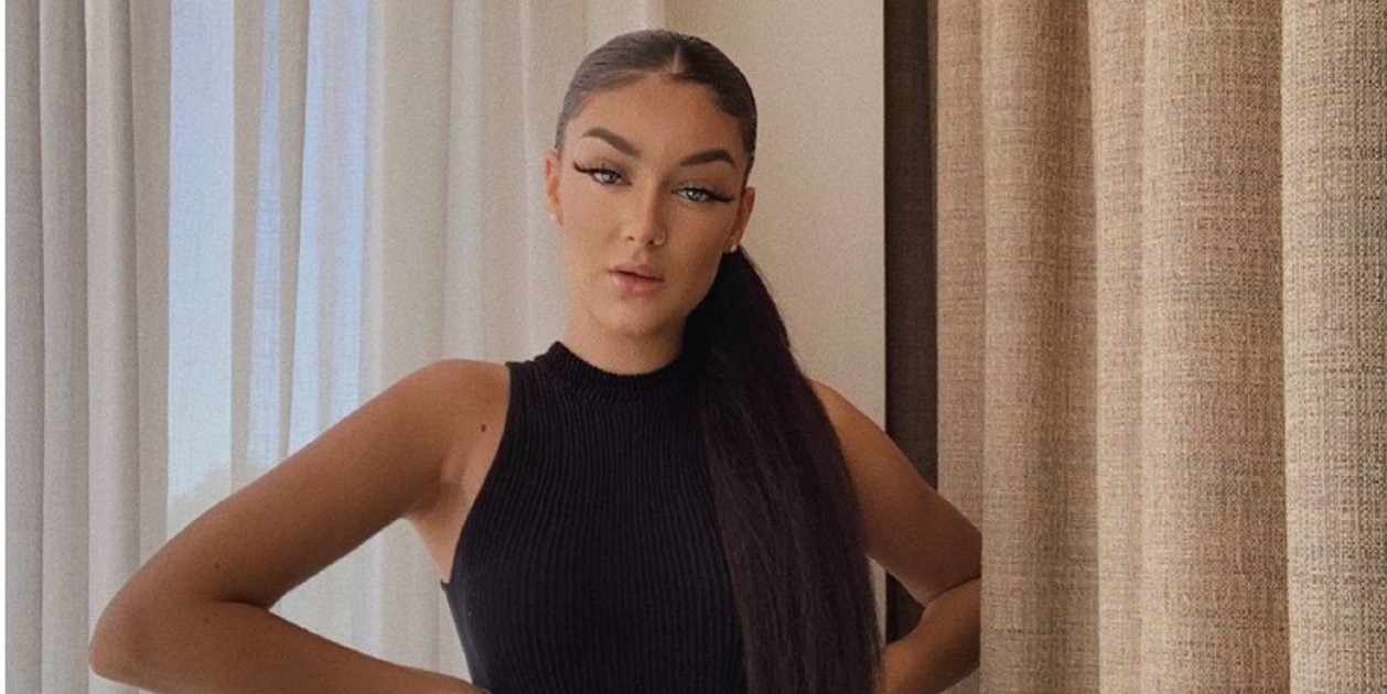 Julia Janeiro cuelga fotos en la playa y contradice a sus padres: "La ...