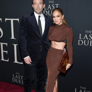 Una foto de Jennifer López besant Ben Aflleck mostra que l'actor s'està ...