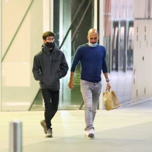 Pep Guardiola en Catalunya con su hijo Màrius, y la Maria en un hotel ...