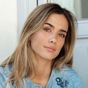 María Pombo muestra su pecho con copa F antes de la reducción