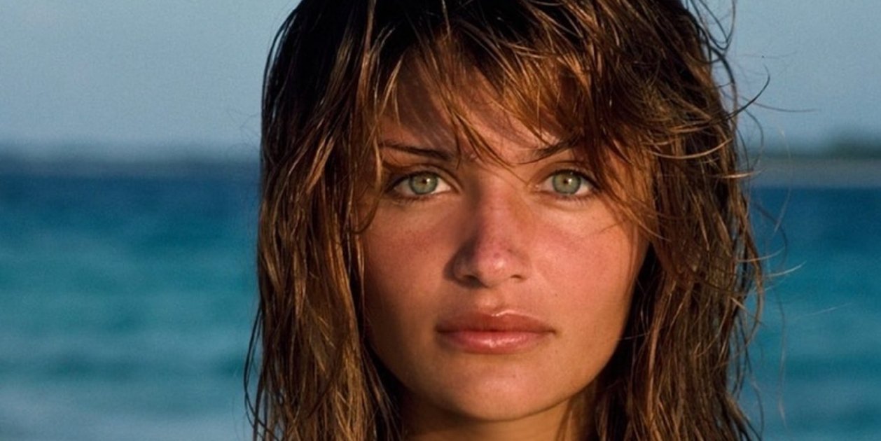 La top modelo Helena Christensen reparece a los 53 años, sin operar y ...