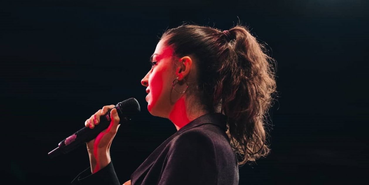 Estel Tort, actriu que dobla Galadriel, emocionada per com parlen ...