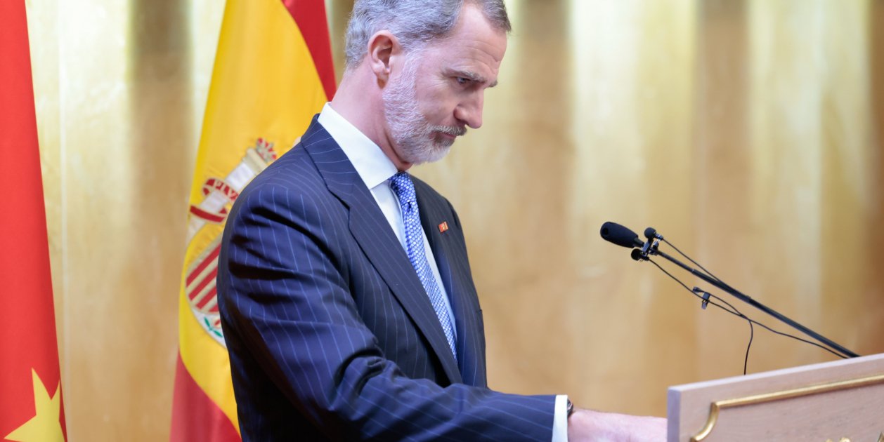 Impacta, la verdadera altura de Felipe VI descalzo, sin zapatos