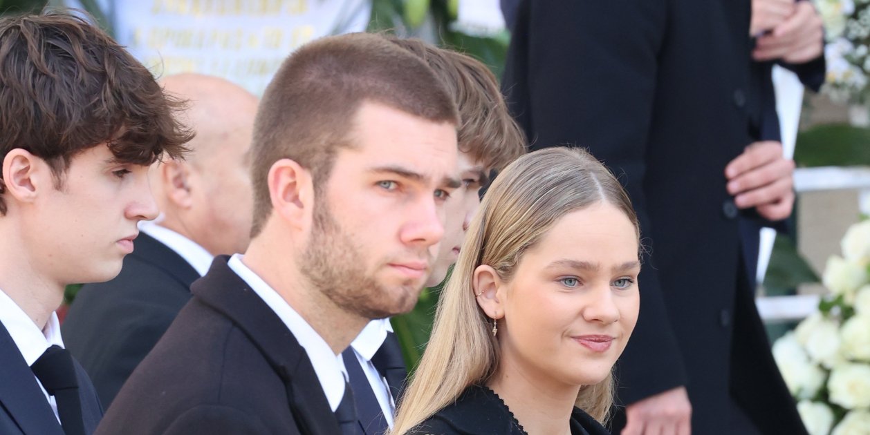 Juan, el hijo fumeta, e Irene en un bar, muy cambiados: papel penoso de ...