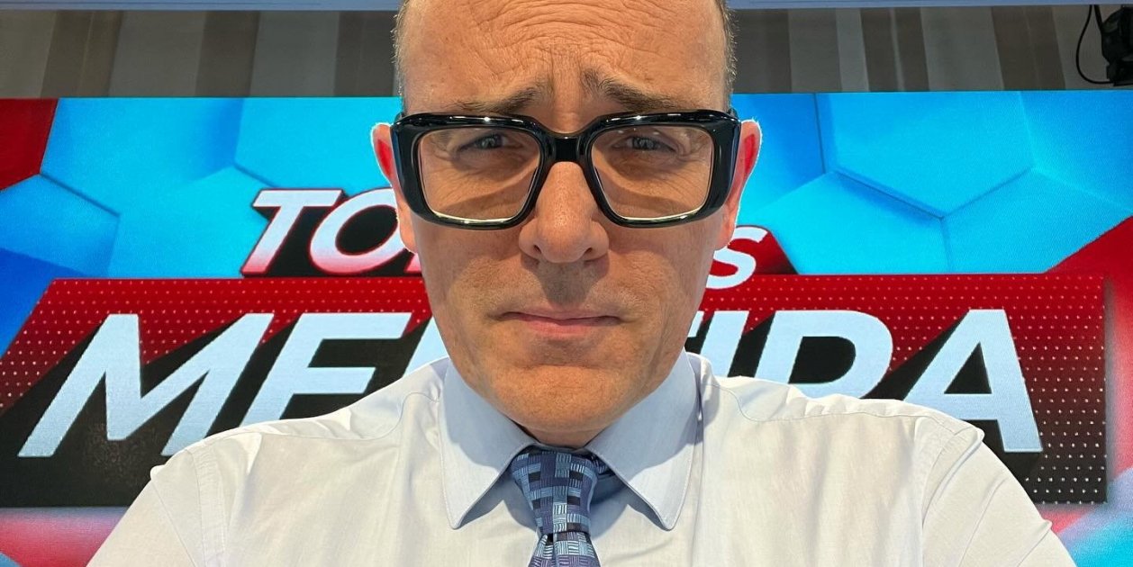 Risto Mejide y su novia Natalia en el aeropuerto, ella nada discreta ...