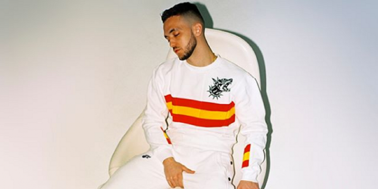 El rapero que insultó al Rey pide perdón vestido con la bandera de España