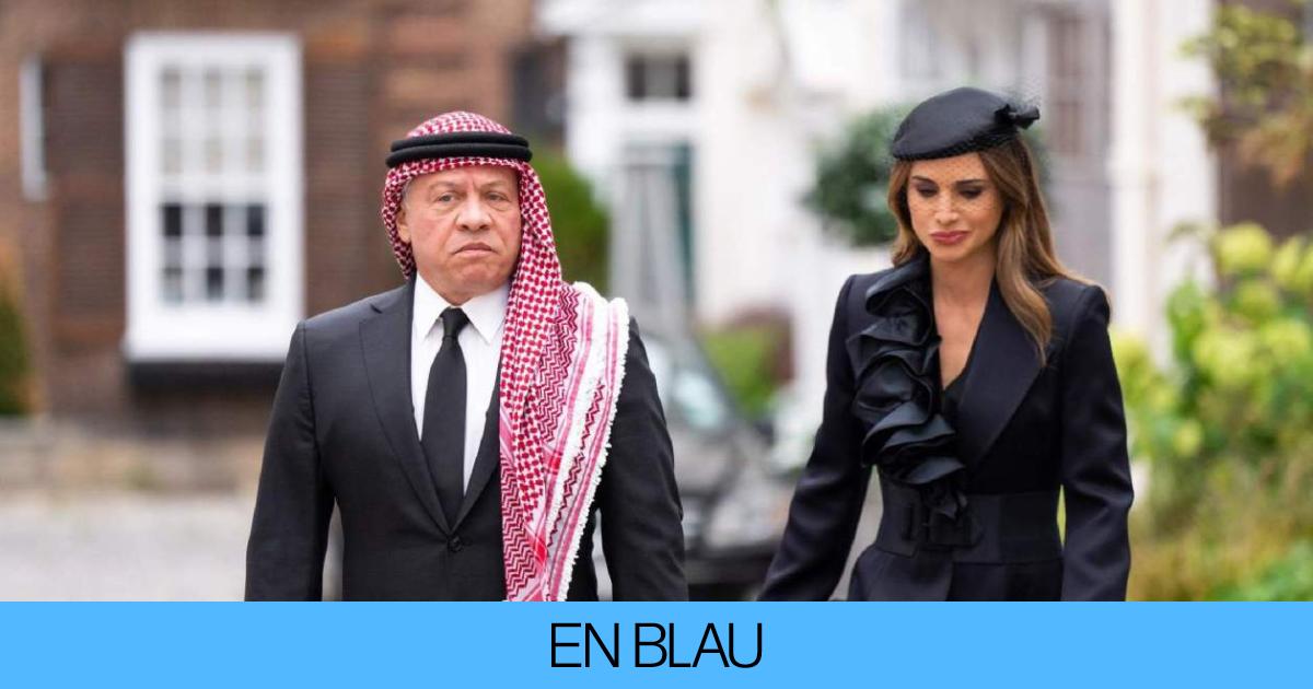El gesto machista del rey de Jordania manipulando la foto oficial con ...