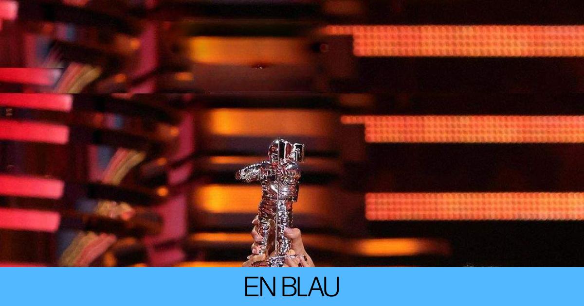 Karol G segueix els passos de Jennifer López i Shakira, la seva última ...