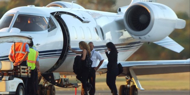 Susto de Shakira cuando volvía a casa: el jet tiene que aterrizar de ...