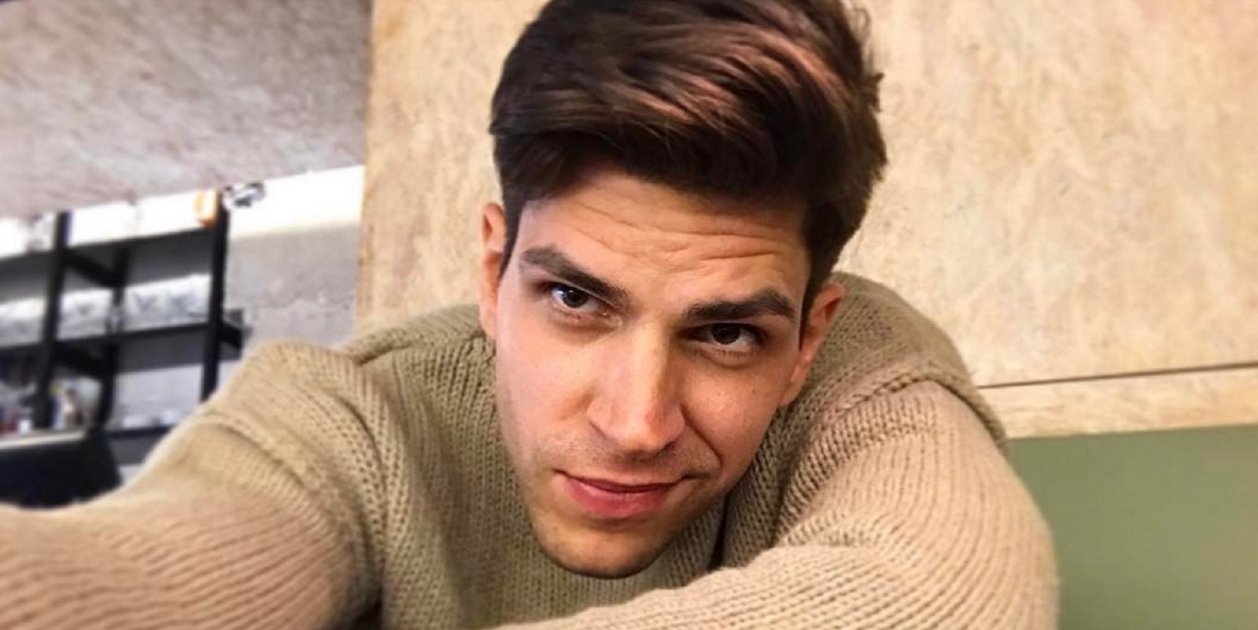 Diego Matamoros se desnuda completamente y muestra un tatuaje oculto