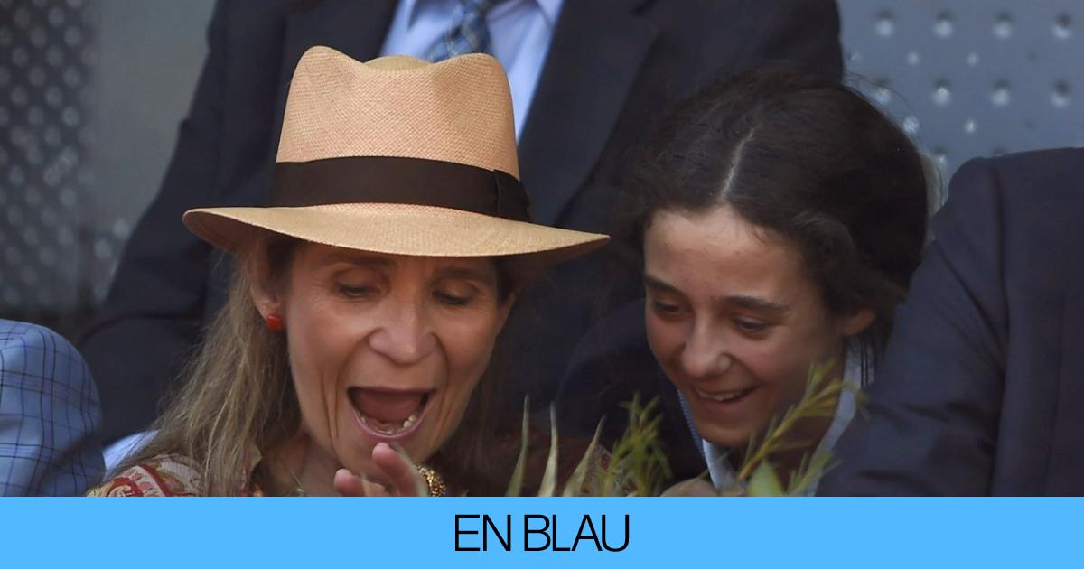 Elena y Victoria, de corrida con una bandera en la cabeza y de leopardo