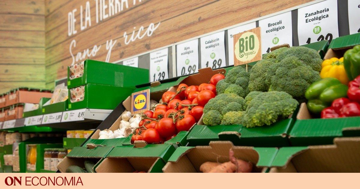 Las grandes cadenas han subido el precio del 44% de los alimentos afectados por la rebaja del IVA...
