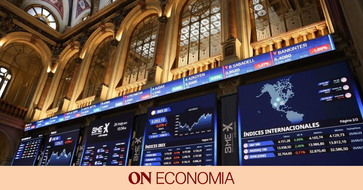 El IBEX 35 abre con ligeras pérdidas y lucha por mantener los 9.400 enteros