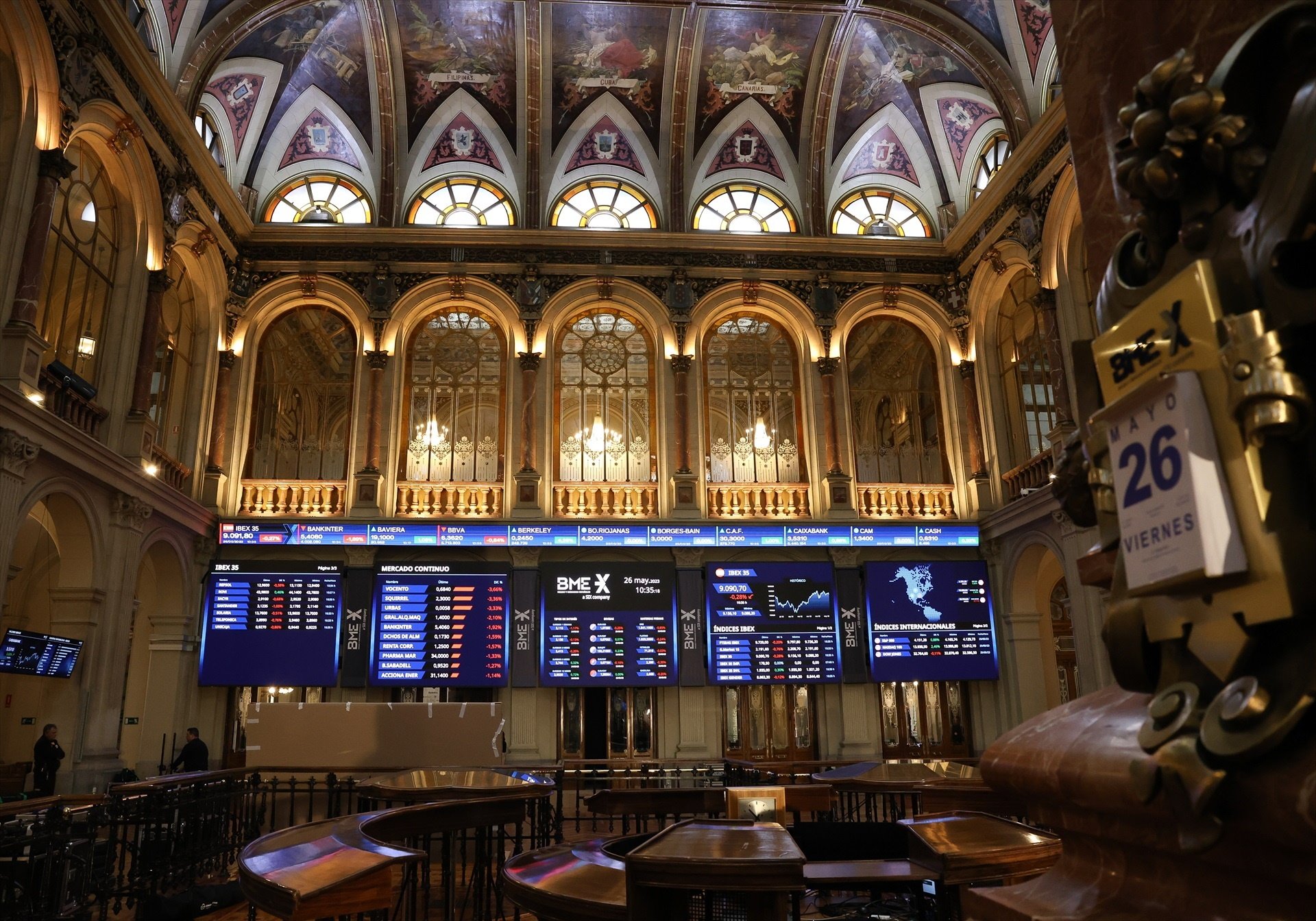 El IBEX 35 cierra con una subida del 0,94% y roza los máximos del año