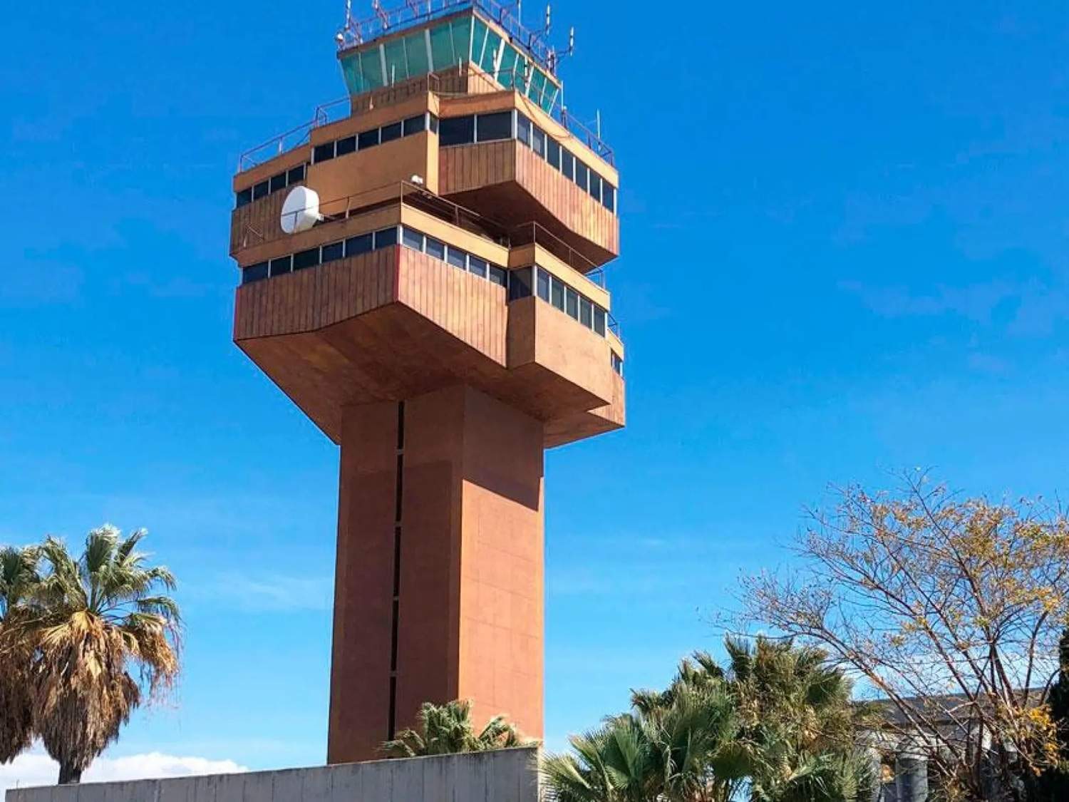 Aena remodela la torre de control de la T2 del Prat que alberga Aena ...