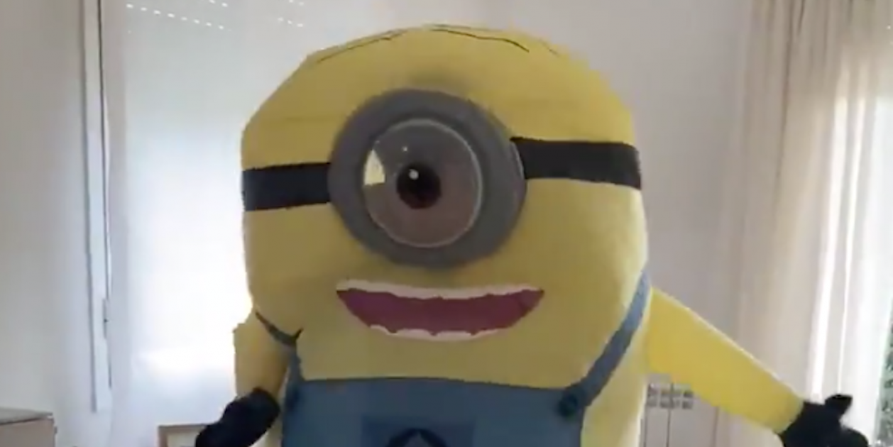 VÍDEO | Àlex Márquez se disfraza de Minion para hacer un reto viral