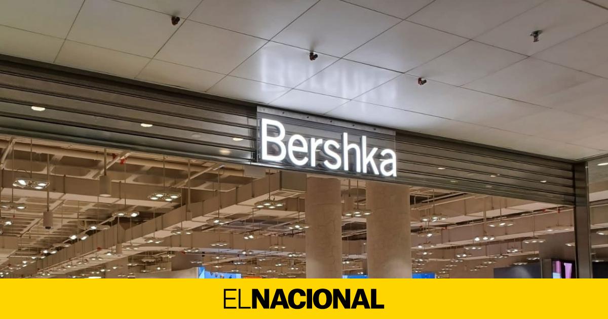 El bodi que les prescriptores de moda porten amb sandàlia lligada i ...