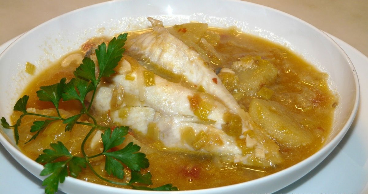 Gallo de San Pedro con patatas | Recetas de La Gourmeteria