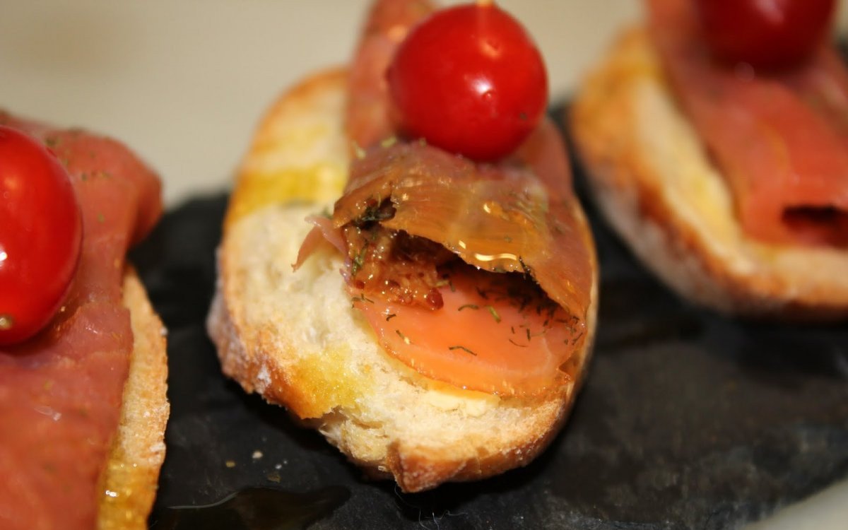 Pincho de salmón ahumado con mostaza | Recetas de La Gourmeteria