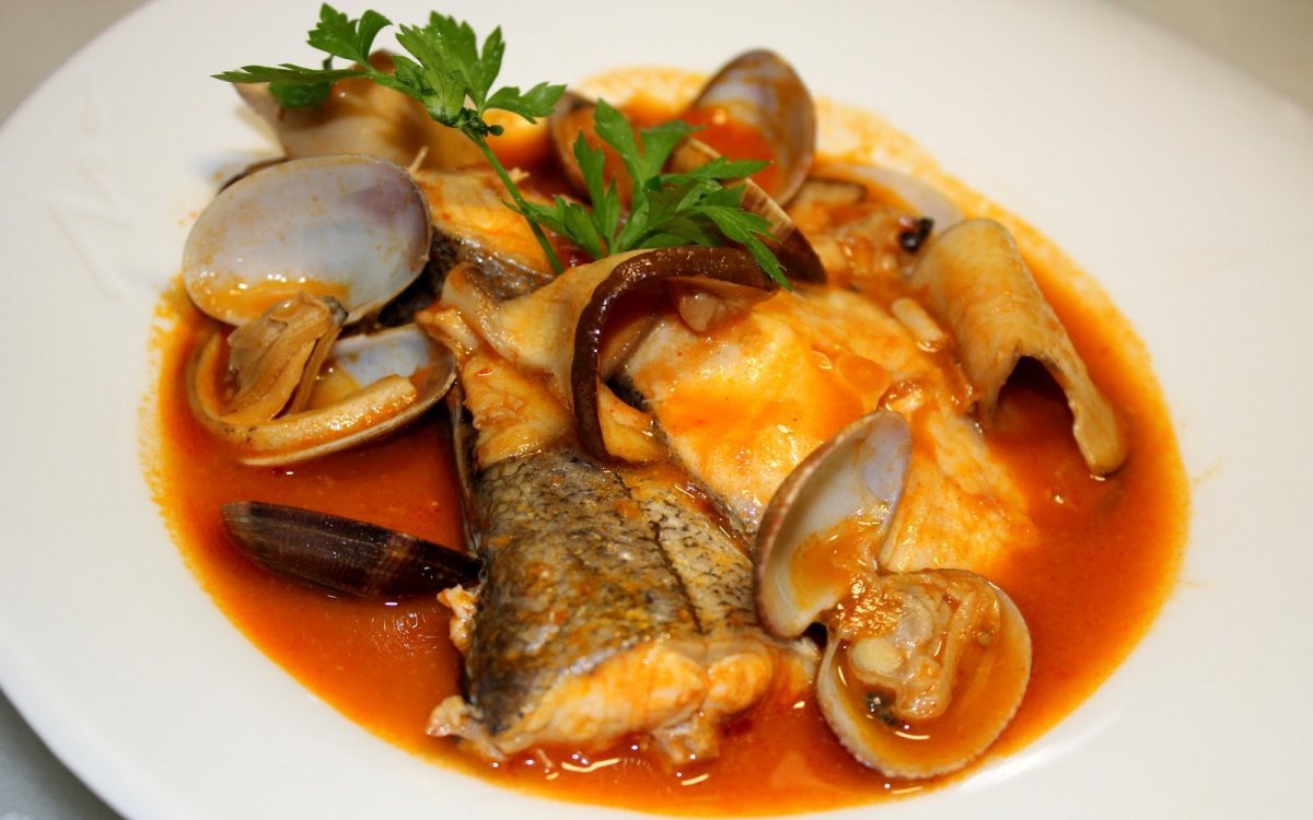 Suquet de lluç amb cep i cloïsses | Receptes de La Gourmeteria