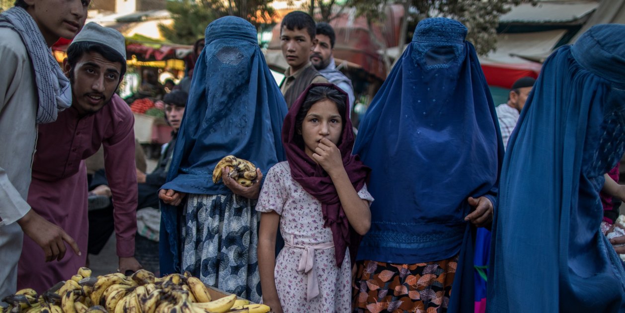 Los talibanes imponen el burka obligatorio en Afganistán