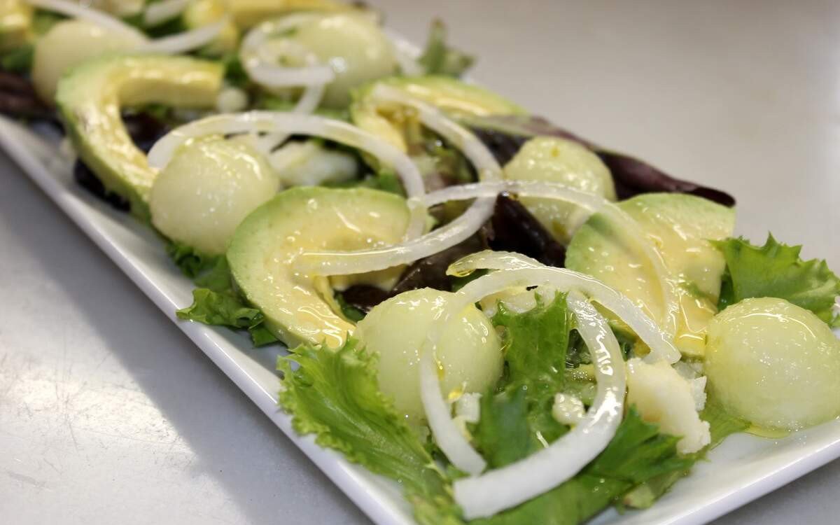 Amanida de meló i alvocat amb vinagreta de llima | Receptes de La ...