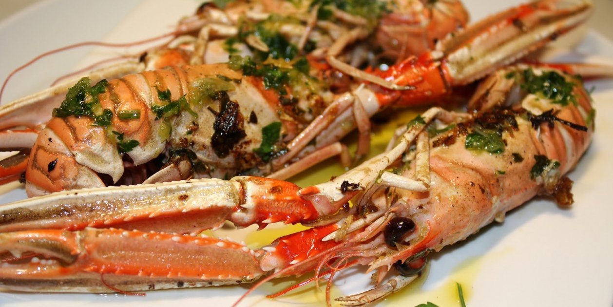 Cigalas a la plancha con ajo y perejil | Recetas de La Gourmeteria