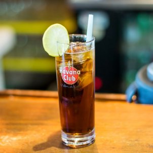 Una nueva máquina prepara cubatas en 15 segundos