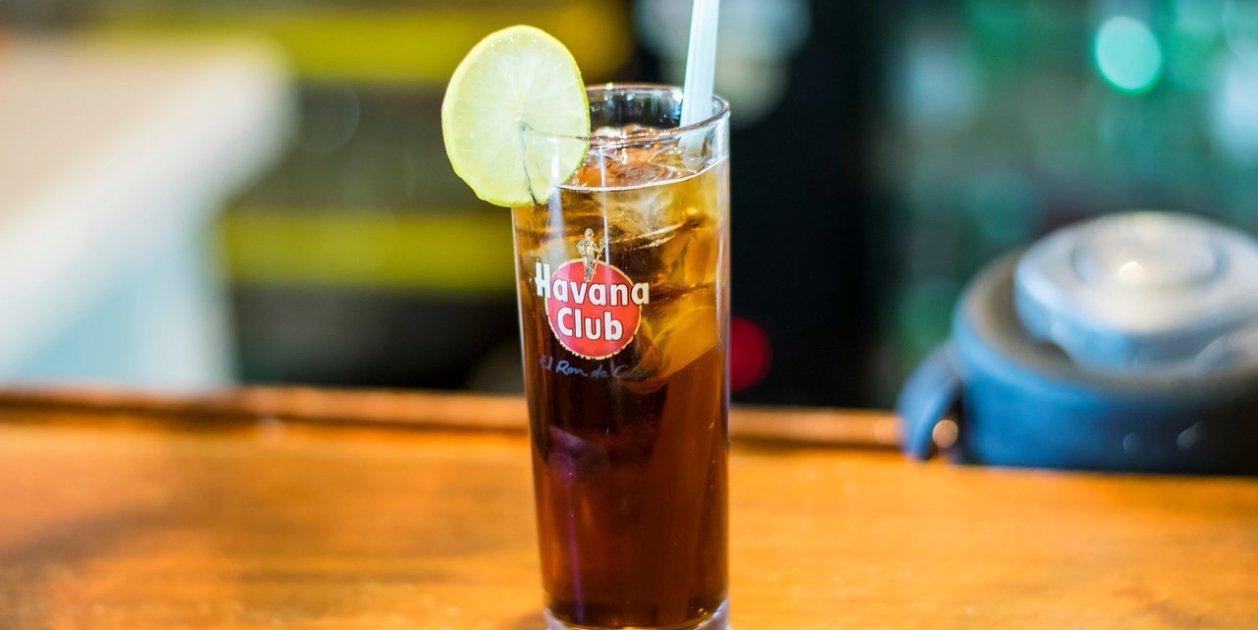 Una nueva máquina prepara cubatas en 15 segundos