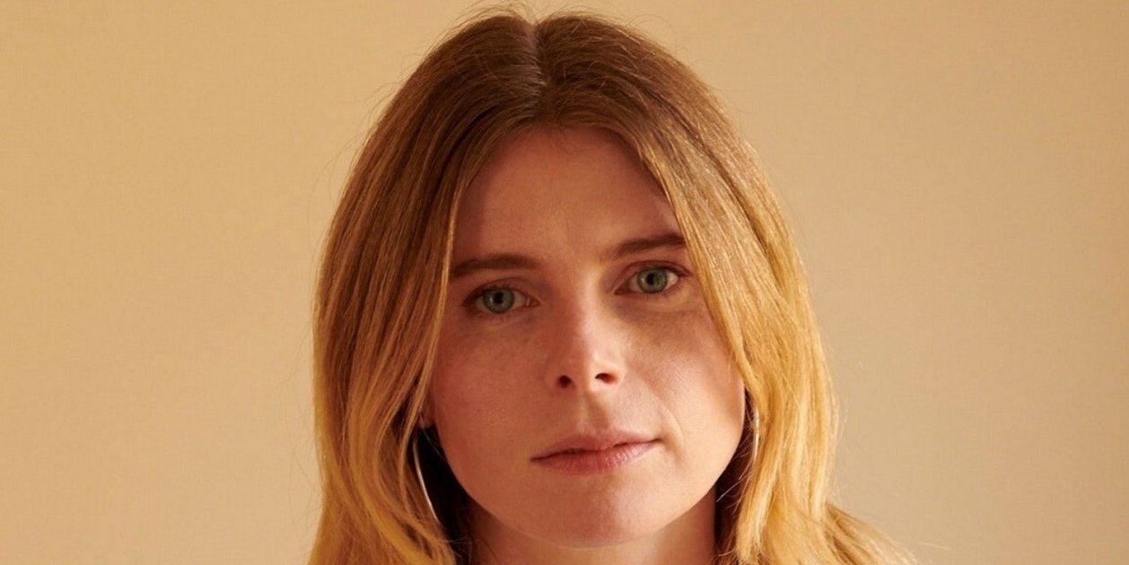 Emma Cline: "Nos gusta pensar en nosotros como el héroe o la víctima"