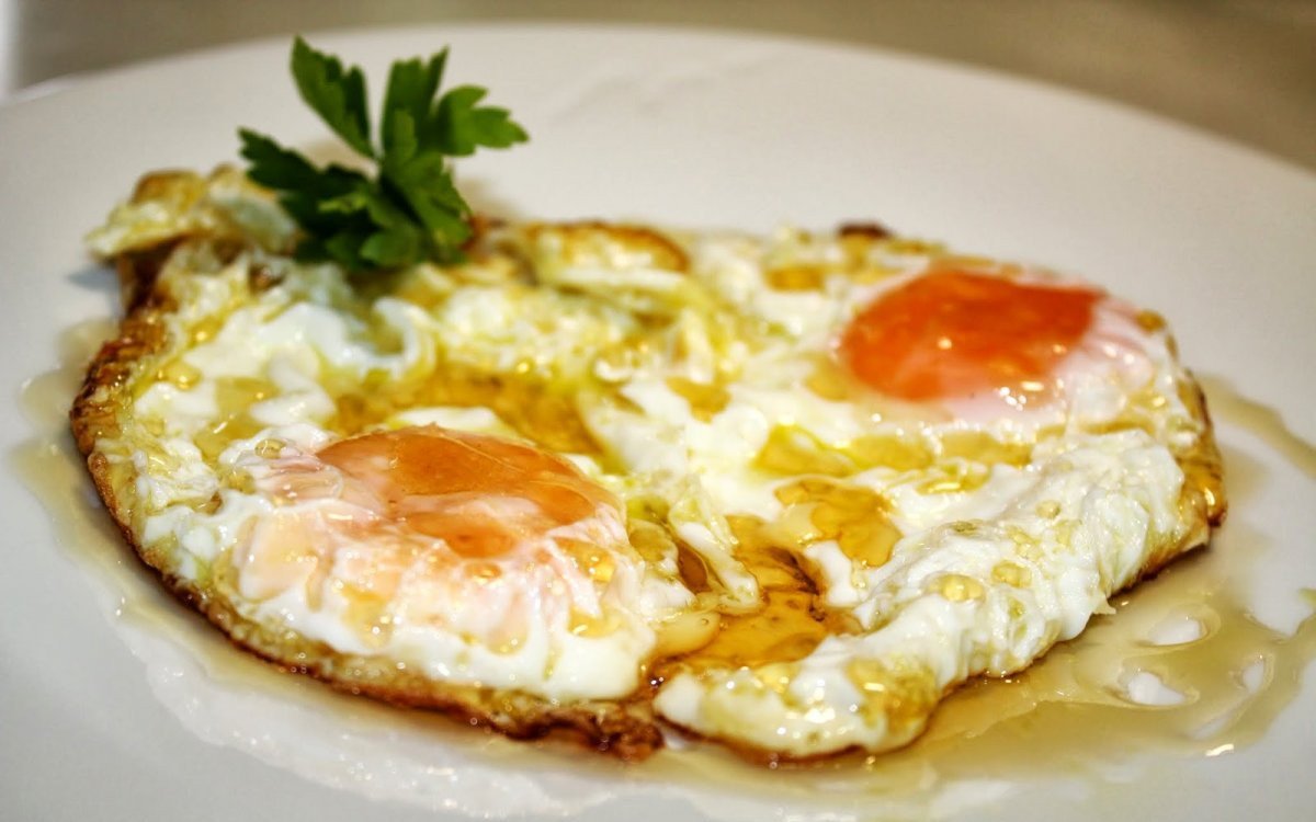 Huevos fritos con miel | Recetas de La Gourmeteria