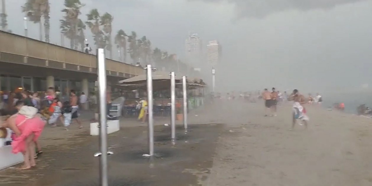 Espectacular tormenta en Barcelona con descargas eléctricas y ráfagas ...