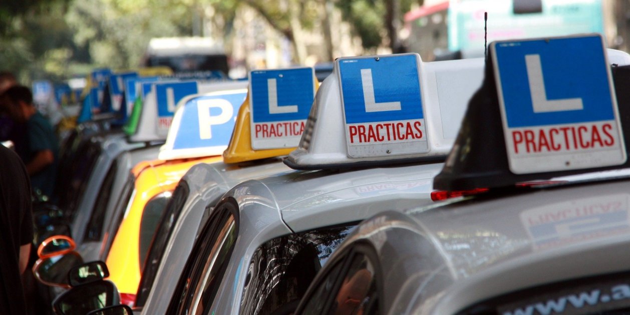 La DGT acusa les autoescoles d'inflar les llistes d'espera i atia el ...