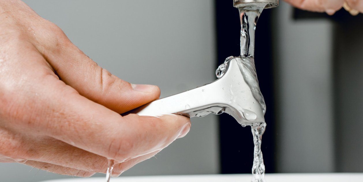 Por qué tienes pelos enquistados y qué hacer con ellos