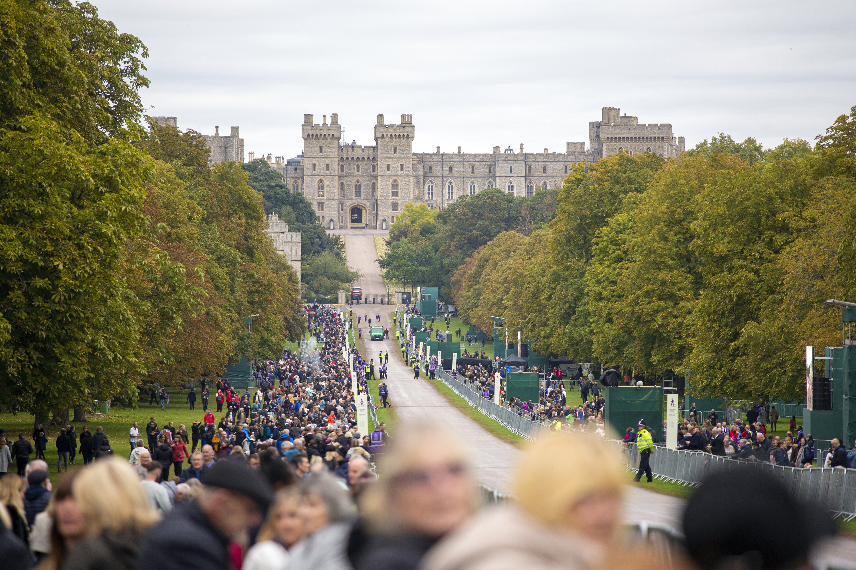 Miles de personas ocupan las calles de Londres para presenciar el ... Miles de personas ocupan las calles de Londres para presenciar el ...