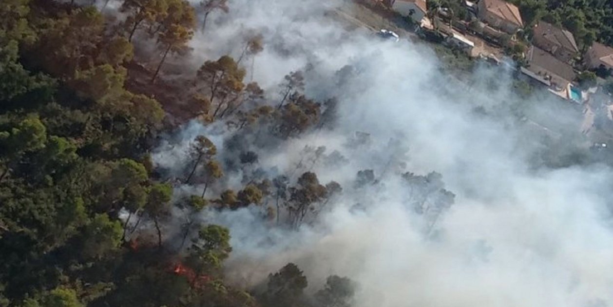 Un incendi forestal a la Torre de Claramunt obliga a confinar una ...
