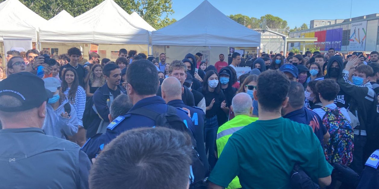 Nuevo episodio de tensión en la UAB entre antifascistas y españolistas ...